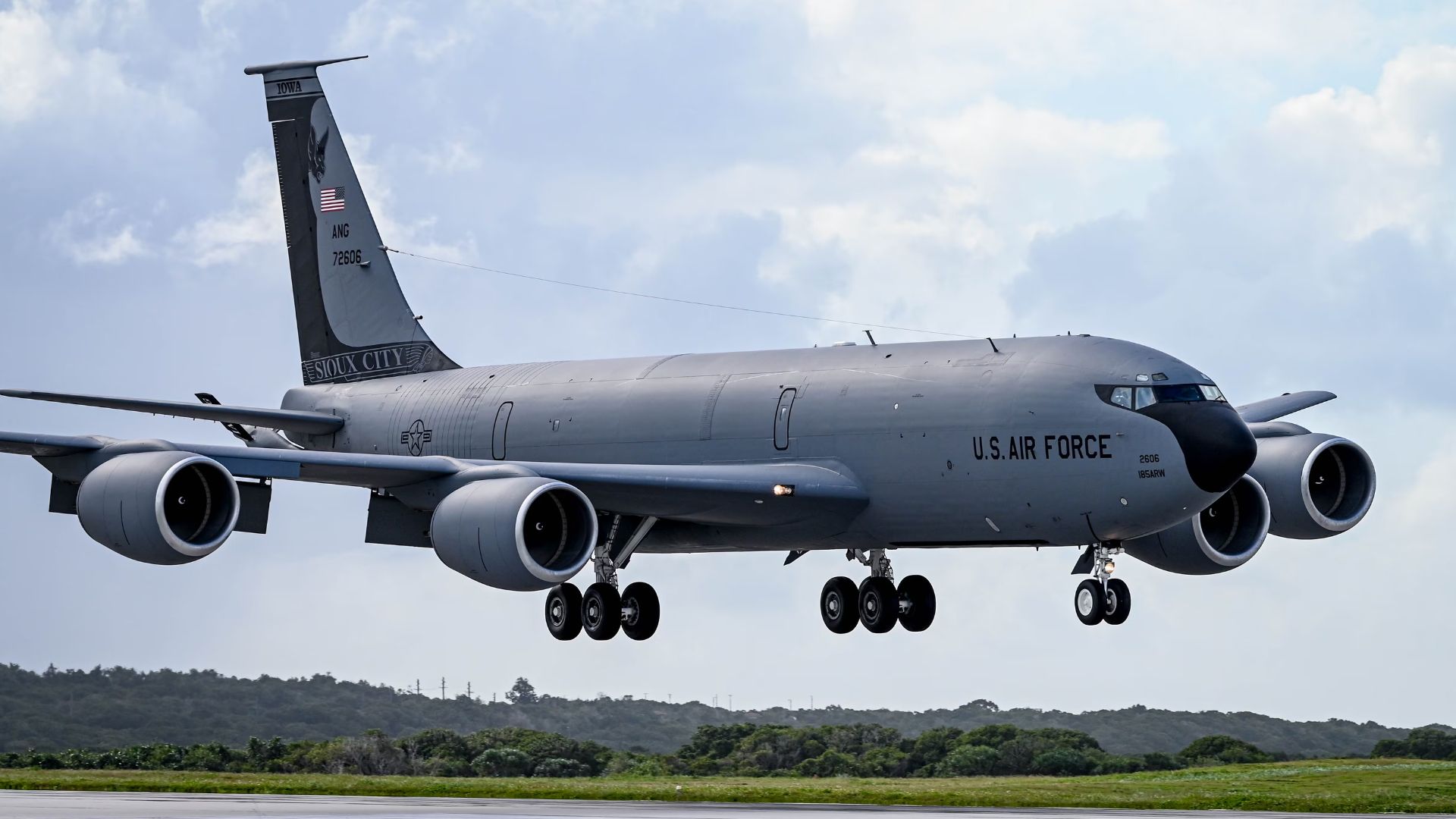 KC-135 Stratotanker: History, Specs, Role, Crew, and Future - thegonzay ...